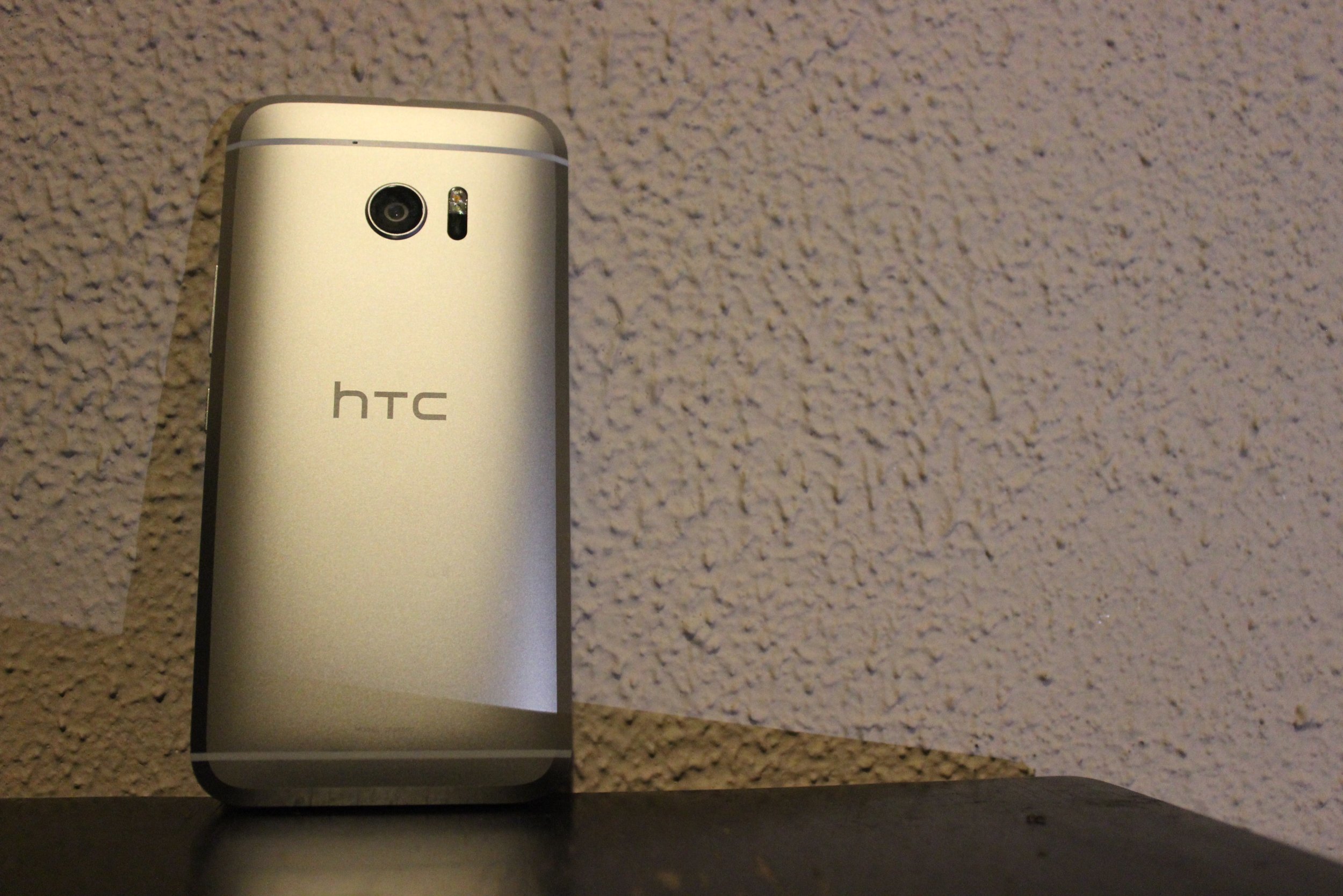 HTC 10 Hands-On Look: First Impressions Of The Latest 2016 Flagship ...